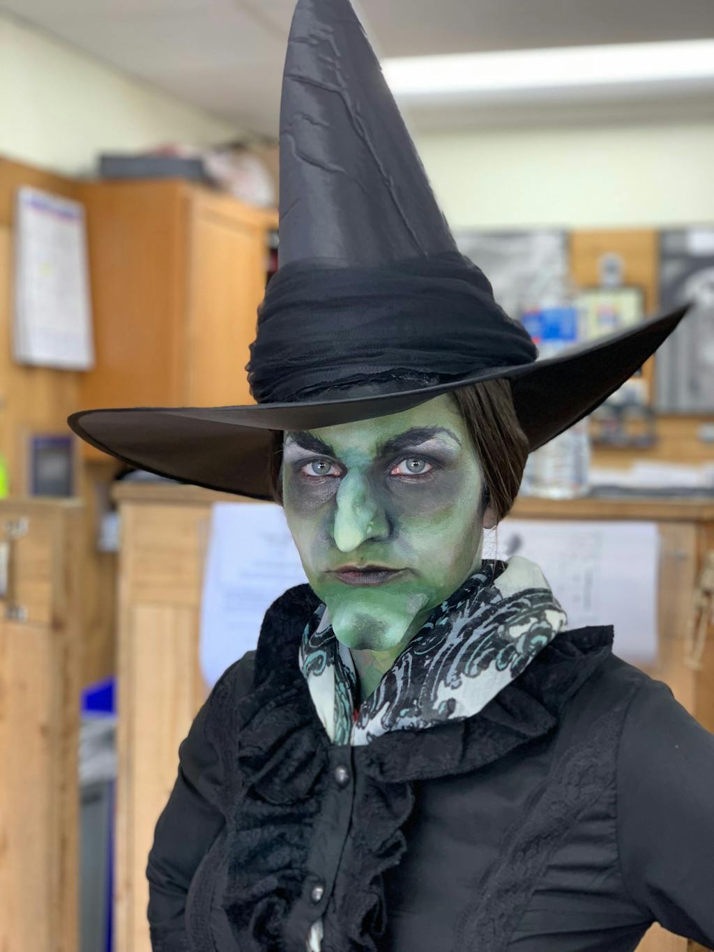 Lg Witch chin | MostlyDead.com