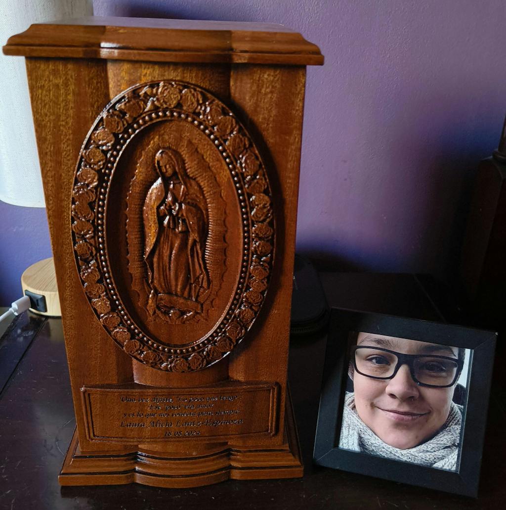 Sizing a Cremation Urn: Height, Weight Chart & Guide - Abiding Love ...