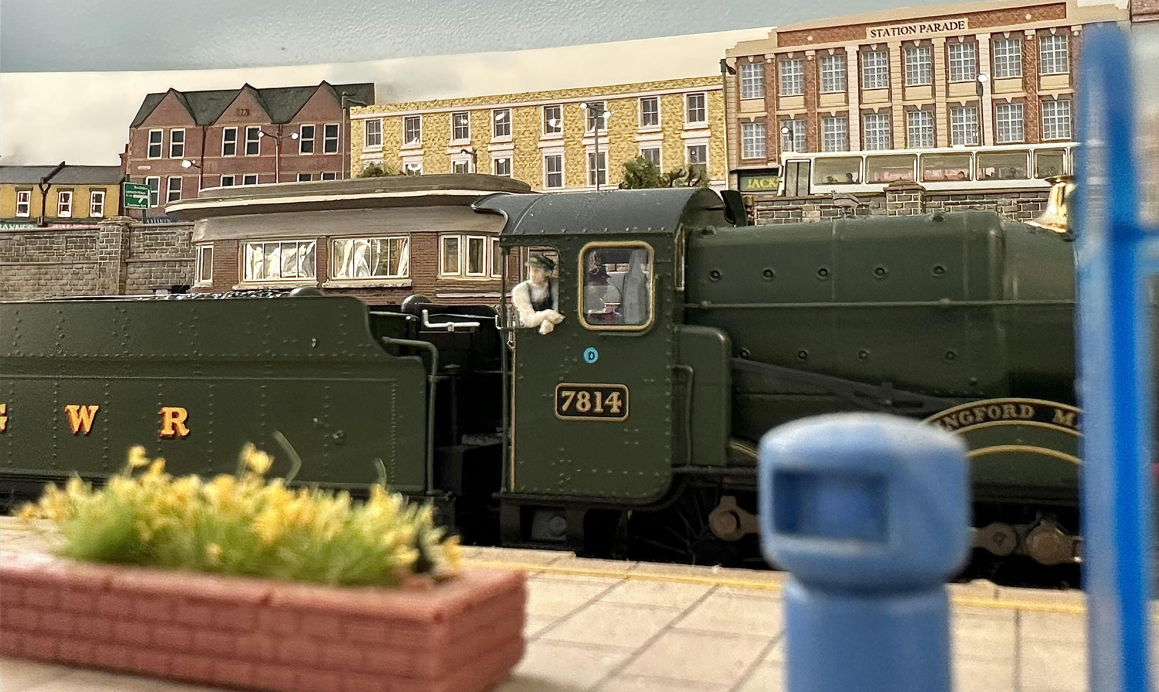 GWR 'Manor' Crew - Driver/Fireman - BR — Accurascale