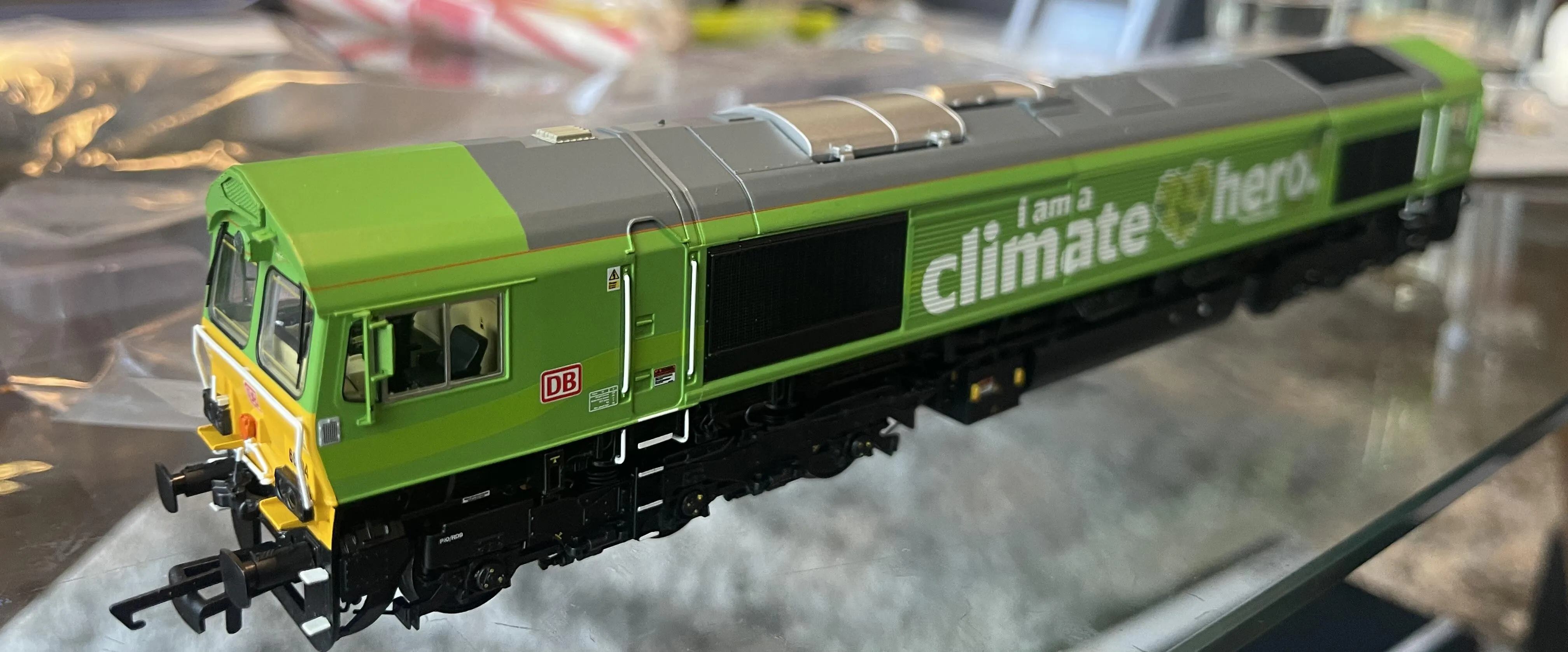 Class 66 - DB 'Climate Hero' Green - 66004 — Accurascale