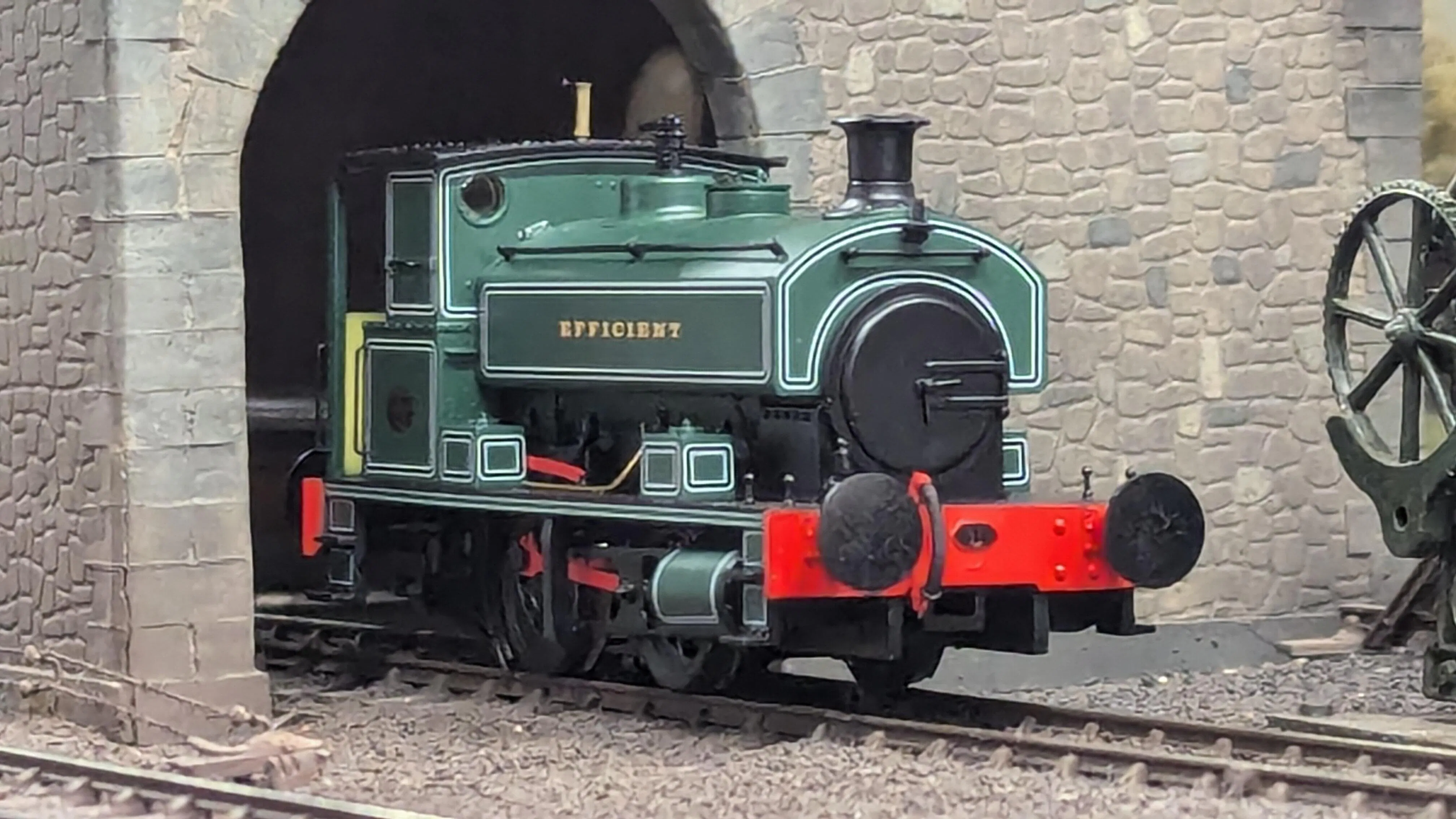 Andrew Barclay 0-4-0ST 14" 'Efficient' in lined green — Accurascale