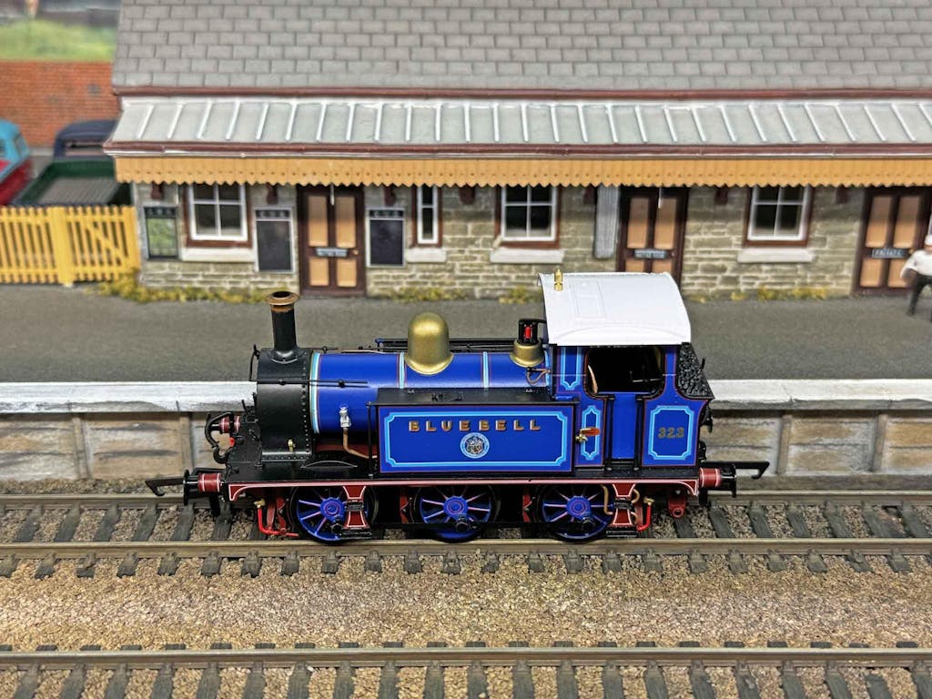 SECR P Class 0-6-0T 323 'Bluebell' in Bluebell Railway lined blue (201 ...