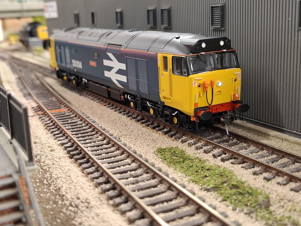BR Class 50 - Large Logo w/black roof - 50014 'Warspite' - DCC Sound F ...