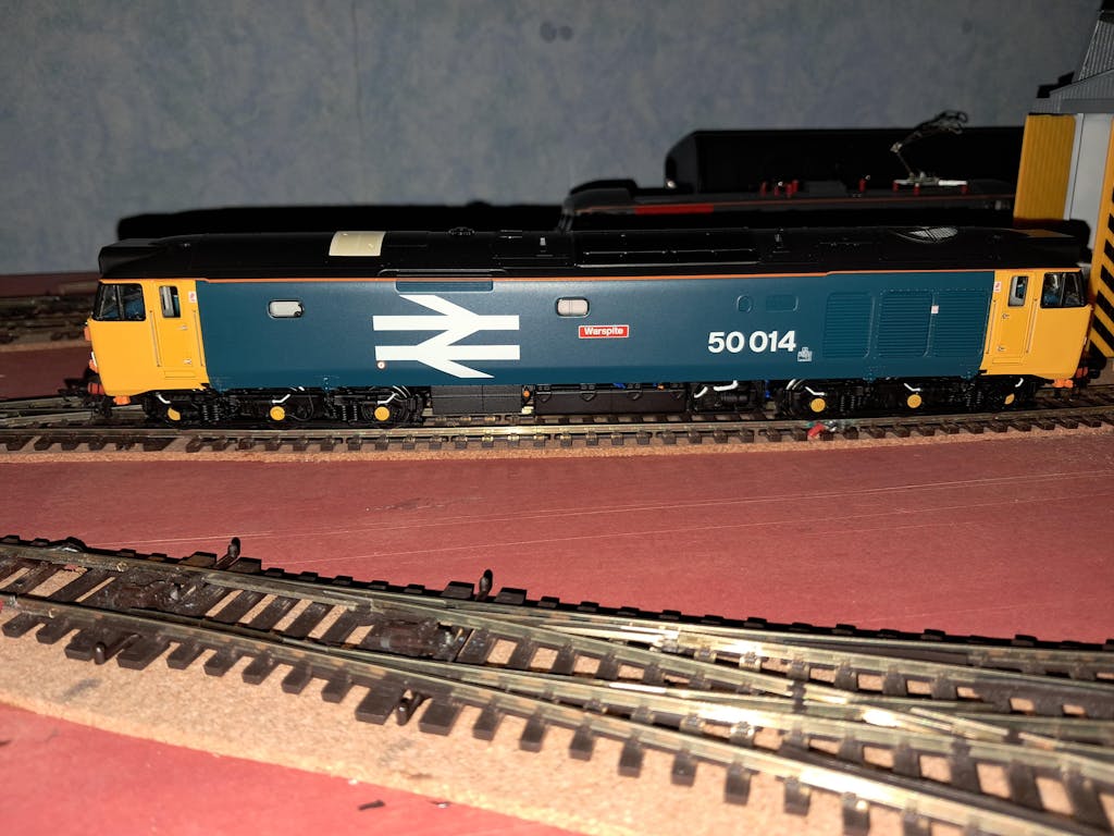 BR Class 50 - Large Logo w/black roof - 50014 'Warspite' - DCC Sound F ...