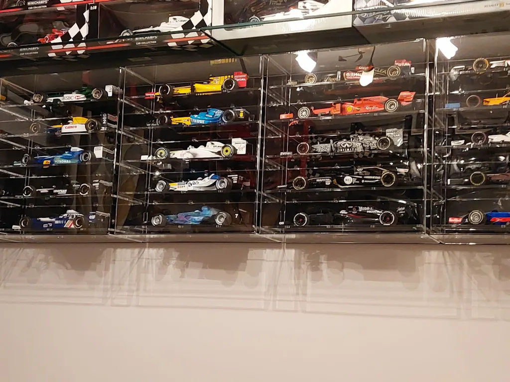 1:18 Scale F1 Model Car Wall Display Case for 5 Formula One models