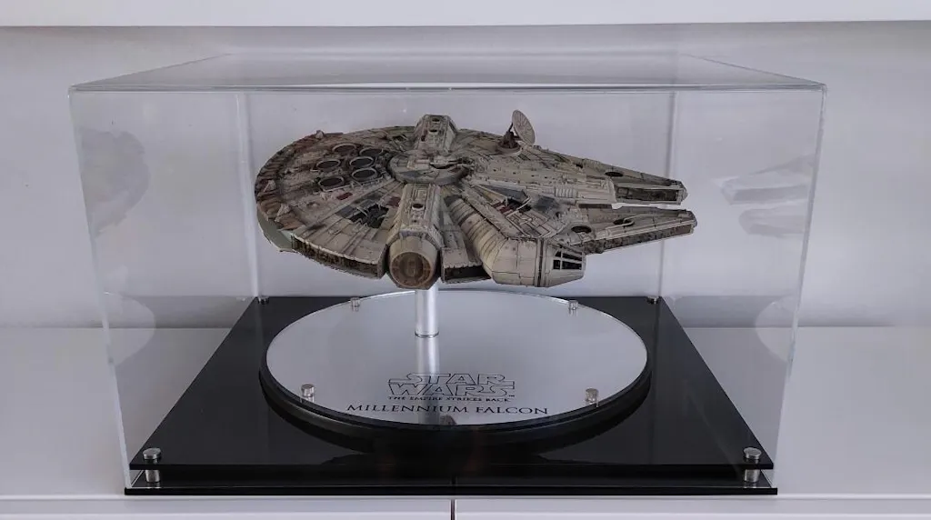 Acrylic Display Case for the EFX Millennium Falcon- 1:100 Scale ...