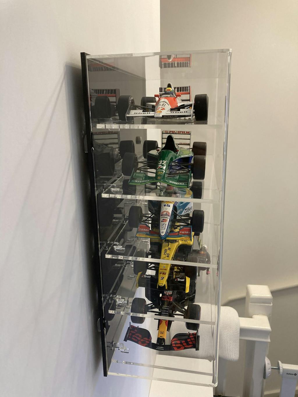 1:18 Scale F1 Model Car Wall Display Case for 5 F1 models