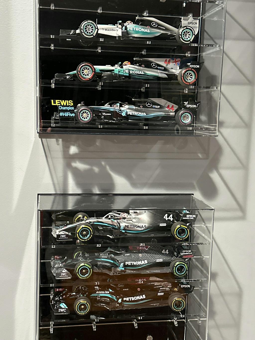 1:18 Scale F1 Model Car Wall Display Case for 5 F1 models