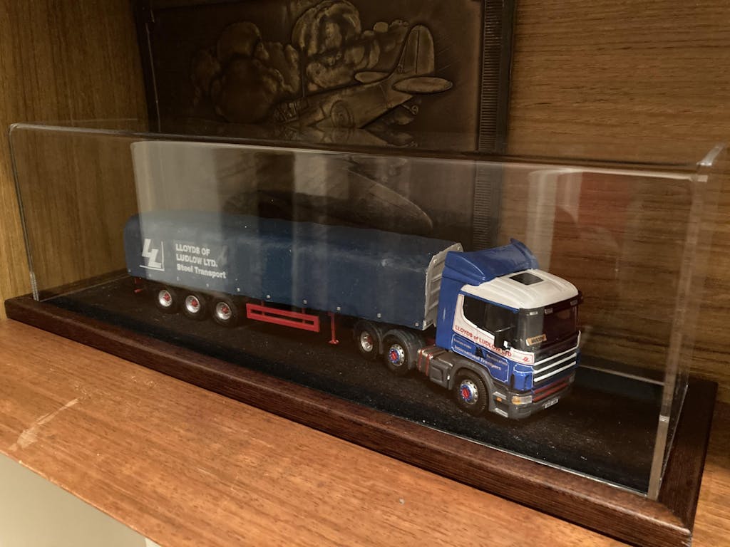 Acrylic 1:50 Scale Diecast Model Truck Display Case with Wooden Base ...