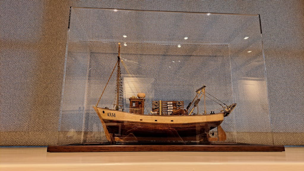 Model Ship Acrylic Display Case, Made to your Sizes- Choice of Base ...