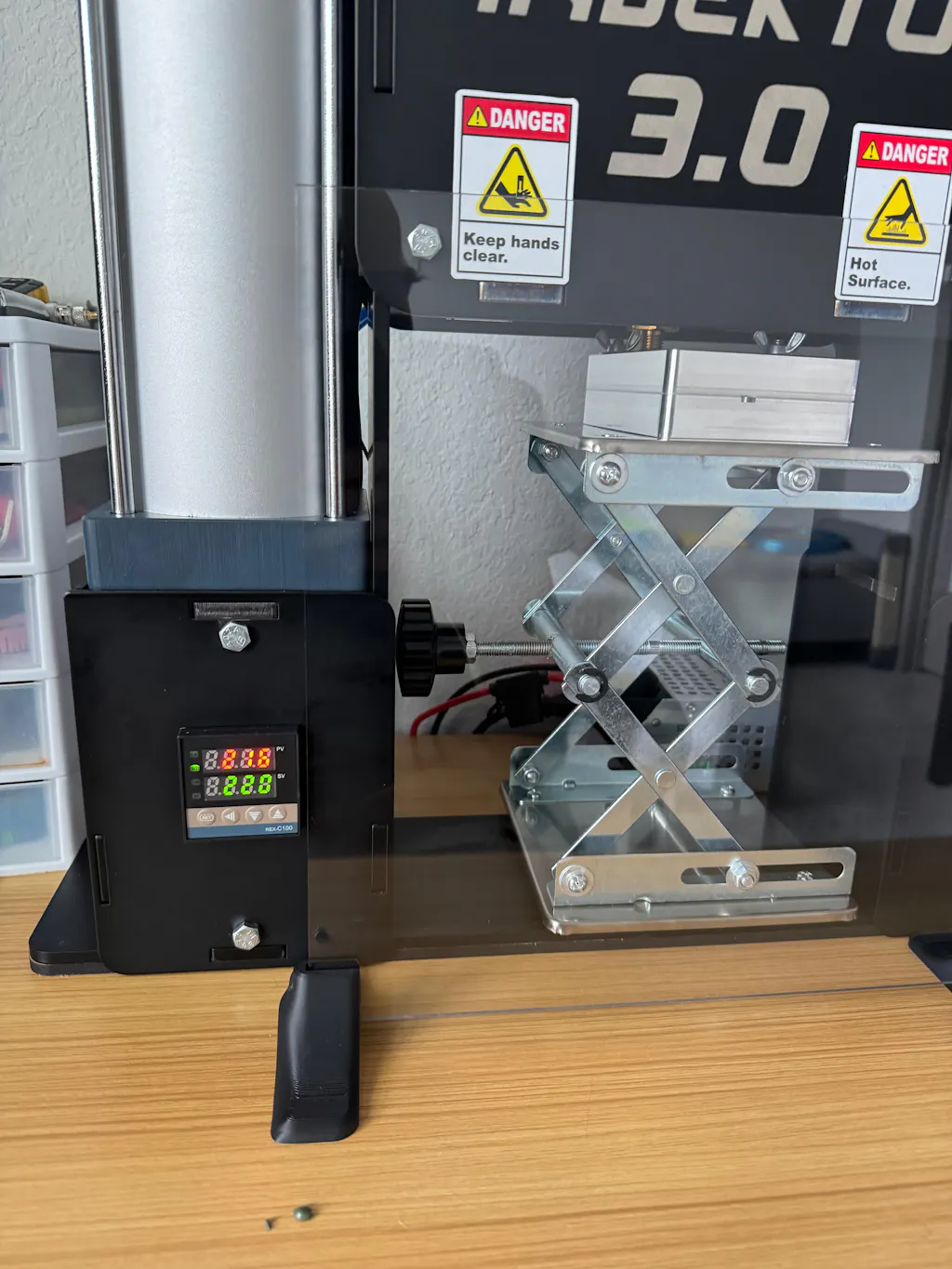 INJEKTO 3 | Plastic Injection Molding Machine – Action BOX
