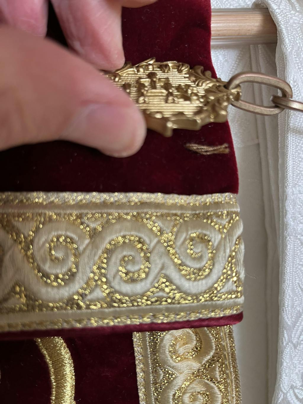 What is a Scapular? Why Do Catholics Wear Scapulars? — Agapao Store