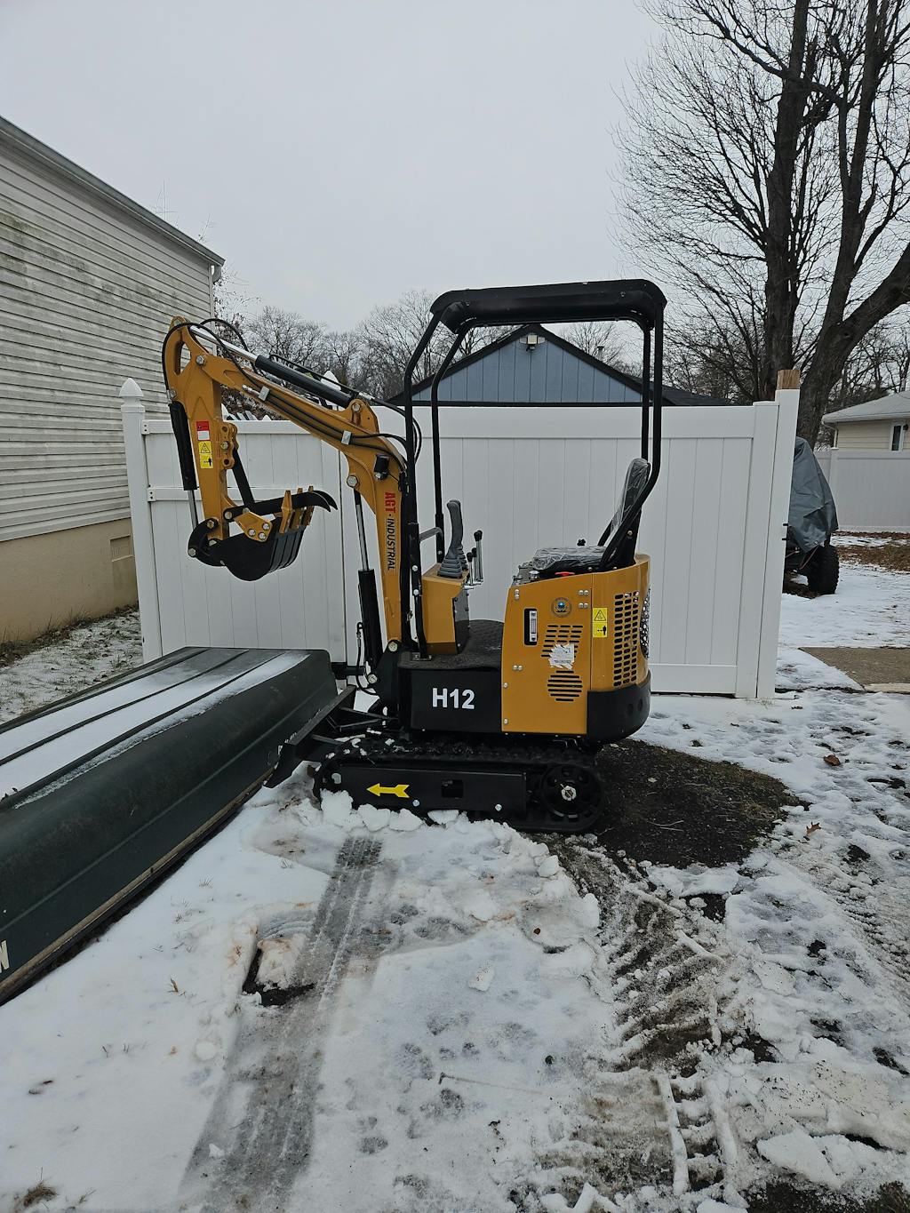 1 Ton, 13.5 HP Gasoline Engine (B&S) Mini Excavator | AGT-H12 | AGT ...