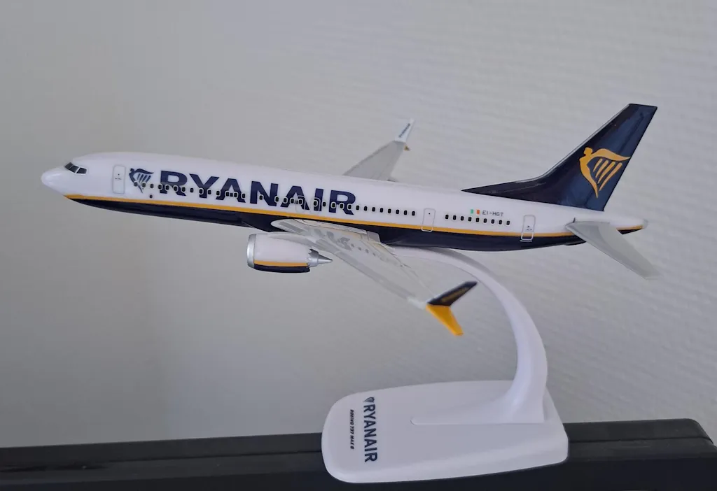 Ryanair Boeing 737 MAX 1/200 Snap-Fit - Aircraft Model Store