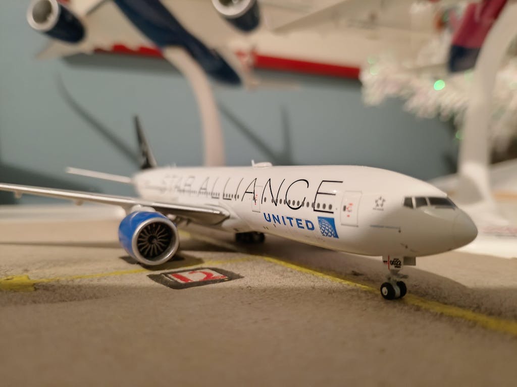 GeminiJets United Airlines Boeing B777-200ER N77022 “Star Alliance ...