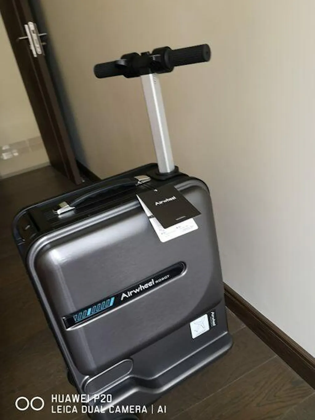 Airwheel SE3 Mini T-The Smart Rideable Luggage for Modern Travelers--2 ...