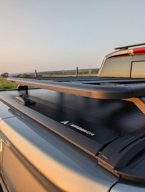 Akuma 4x4 | Hardshell Tent, Roller Shutter, Tub Platform