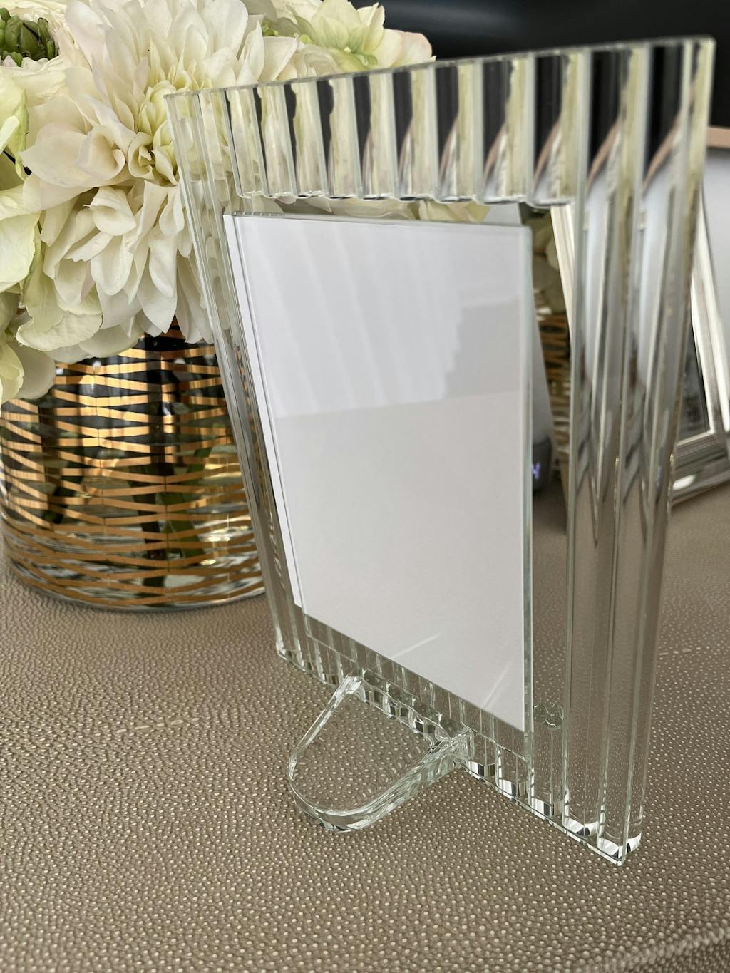 RIBBED CRYSTAL FRAME