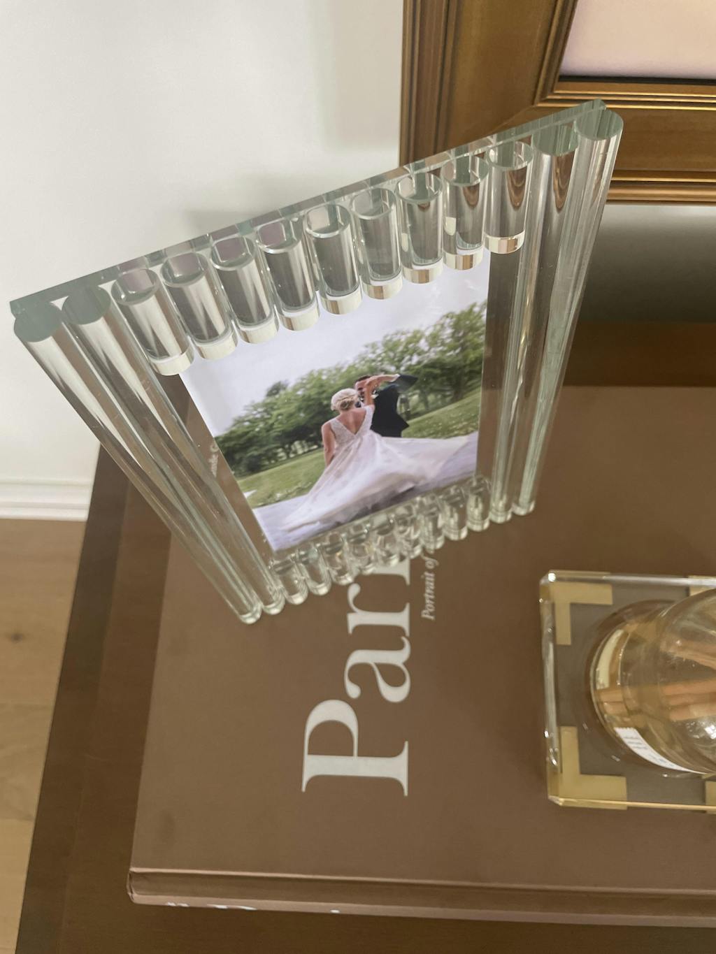 RIBBED CRYSTAL FRAME