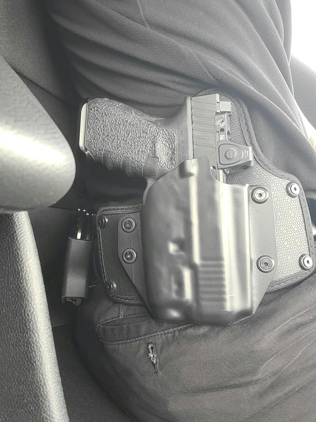 Reliable Smith & Wesson CSX Belt Holster – Cloak Concealed Comfort