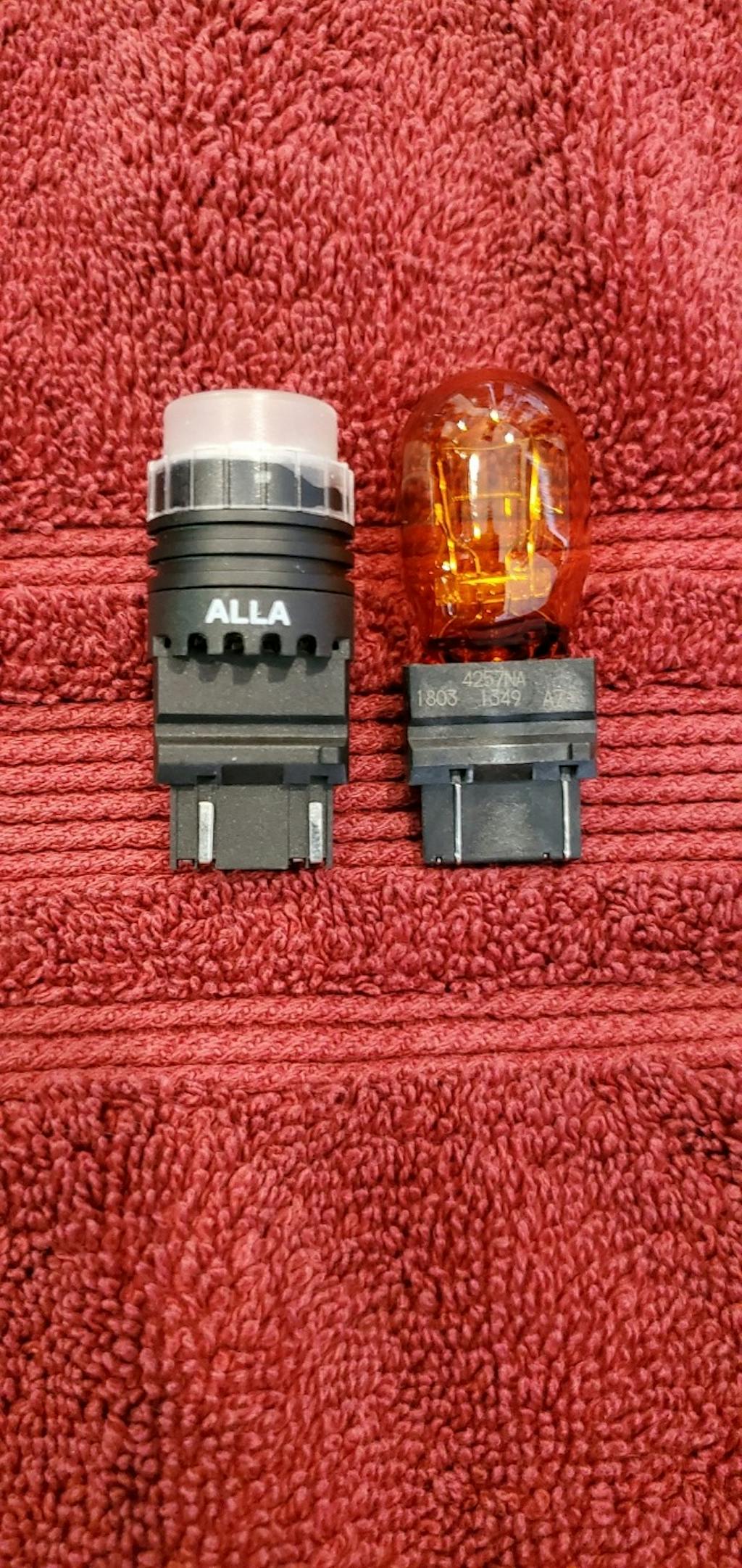 Dual-Color 4257 4257NA LED Switchback Bulb Turn Signal Light