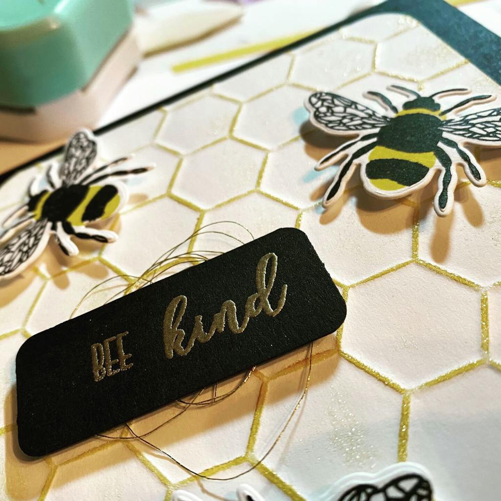 Mini Delight: Bee Kind Stamp & Die Set – Altenew