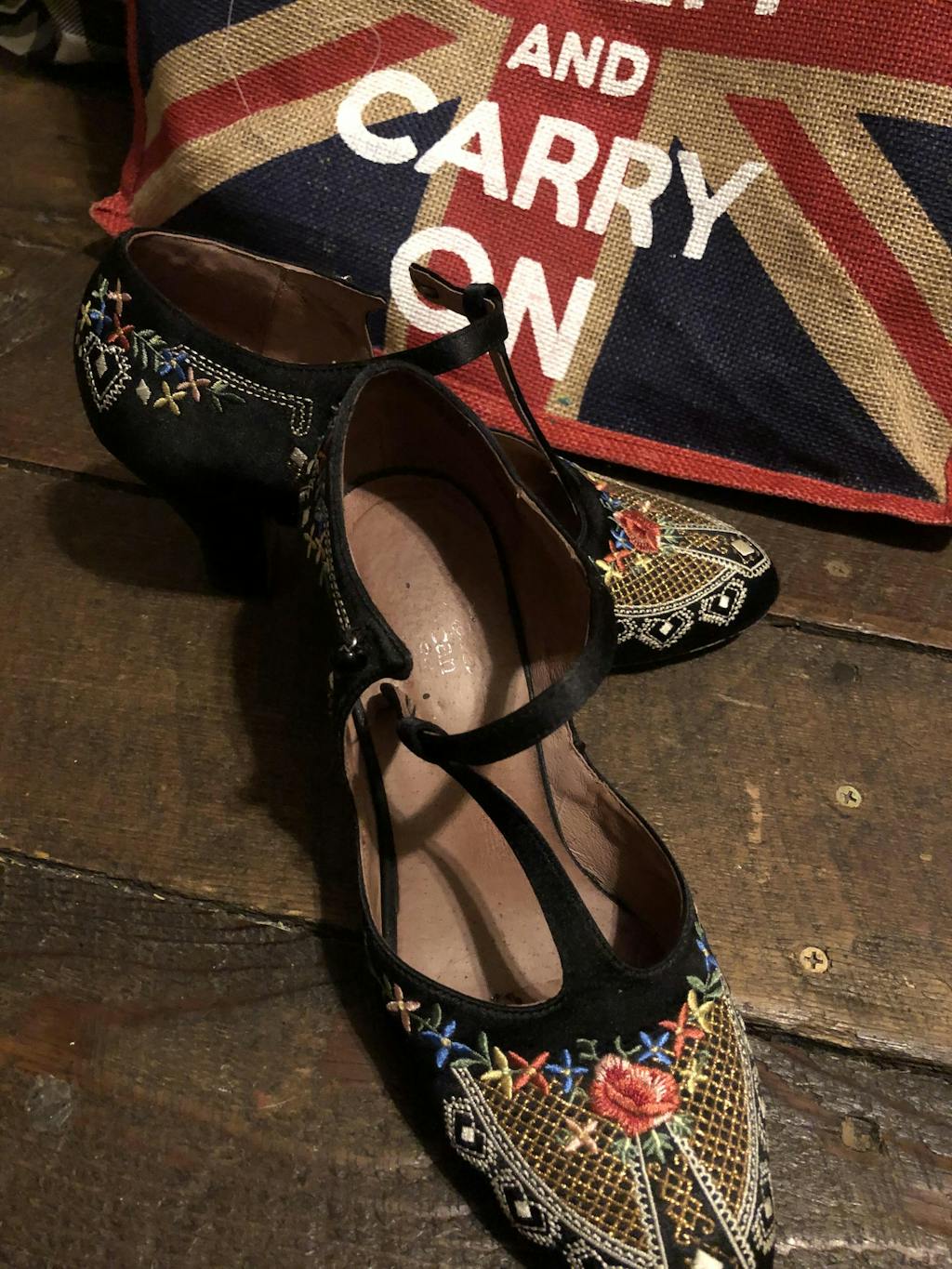 Daisy Embroidered T-Straps (Green) – American Duchess