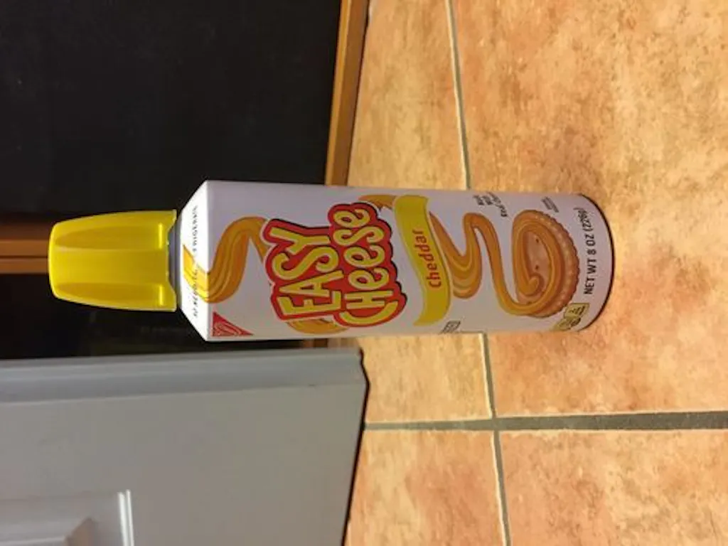 Easy Cheese Cheddar - condimento spray al formaggio cheddar da 226g ...