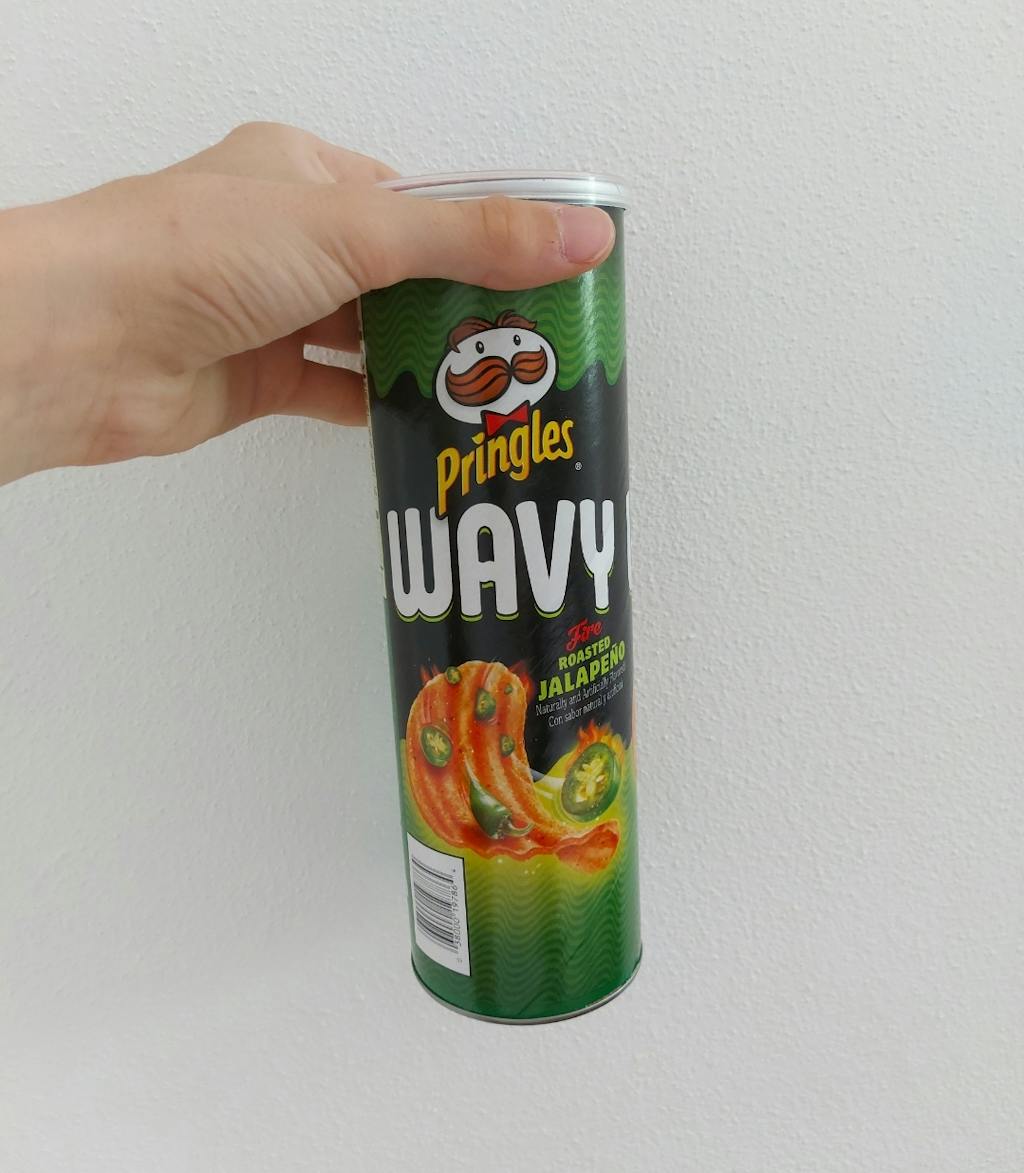 Pringles Wavy Jalapeño - patatine al peperoncino Jalapeño arrostito da ...