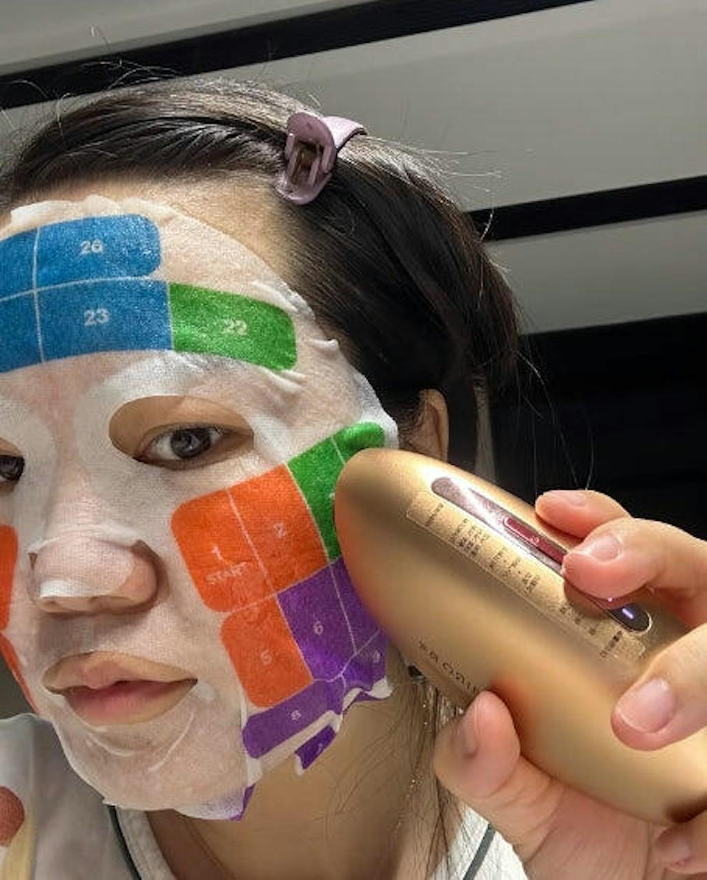 AMIRO U1 UltraLift Four-Zone Face Mask