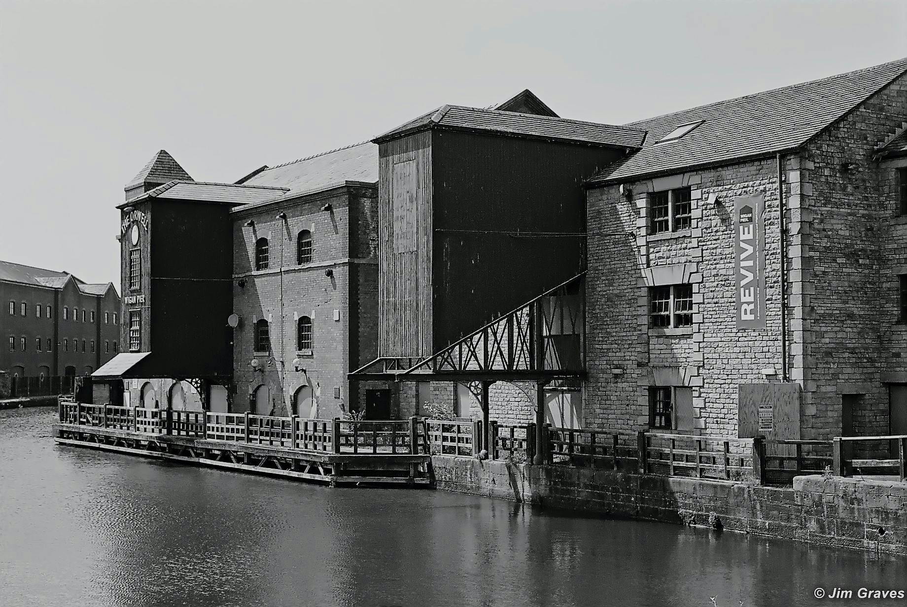 Ilford XP2 Film 35mm B&W ISO 400 | 35mm film | Analogue Wonderland