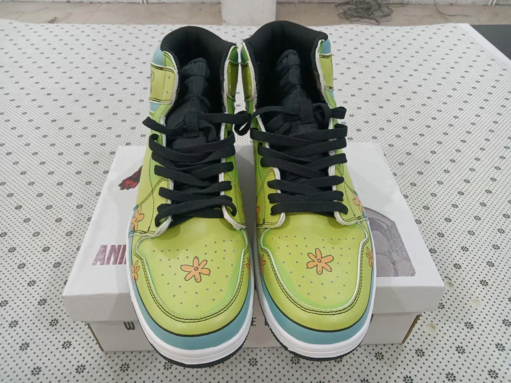 The Mystery Machine Scooby Doo Mid 1 Basketball Shoes - AnimeBape