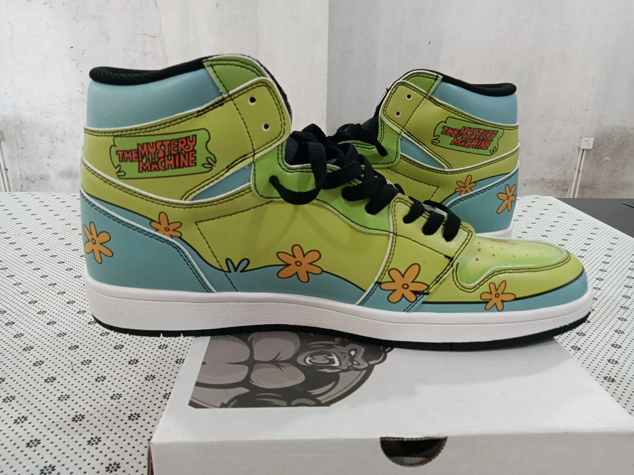 The Mystery Machine Scooby Doo Mid 1 Basketball Shoes - AnimeBape