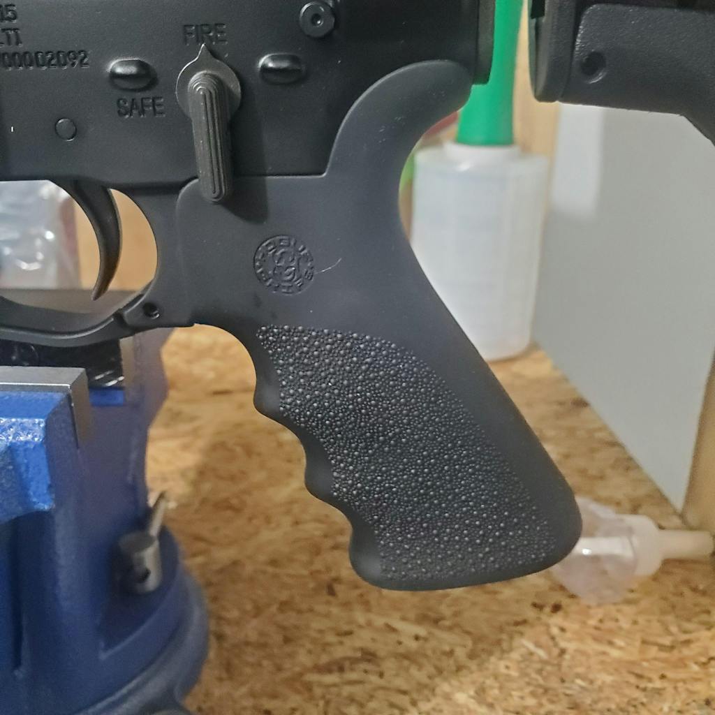 Hogue AR-15 Overmolded Beavertail Pistol Grip with Finger Grooves