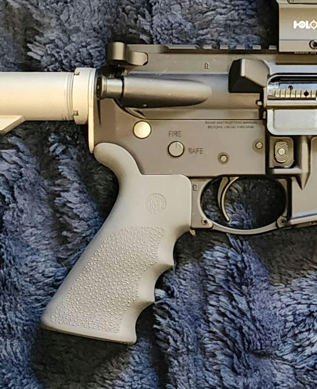 Hogue AR-15 Overmolded Beavertail Pistol Grip with Finger Grooves