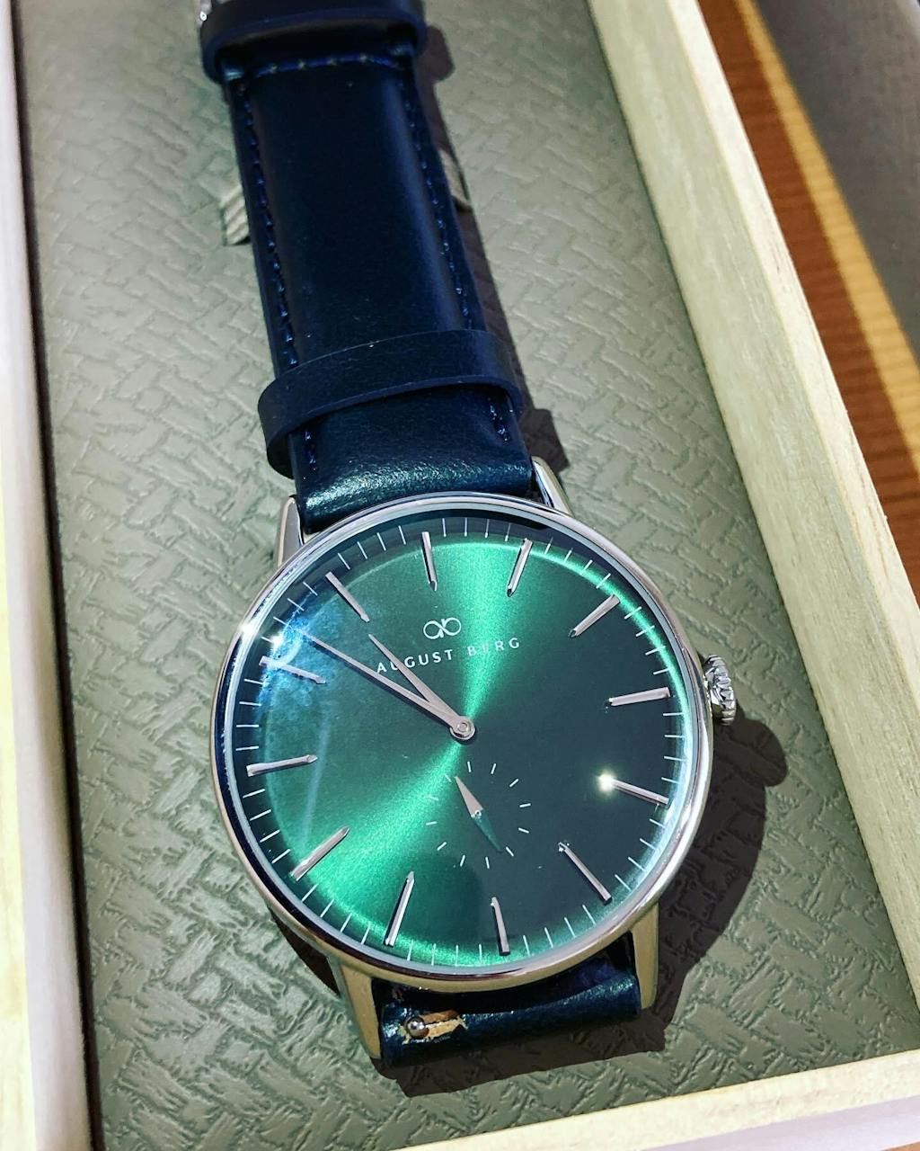 Gold Watch 38mm With Gold Mesh Strap – August Berg