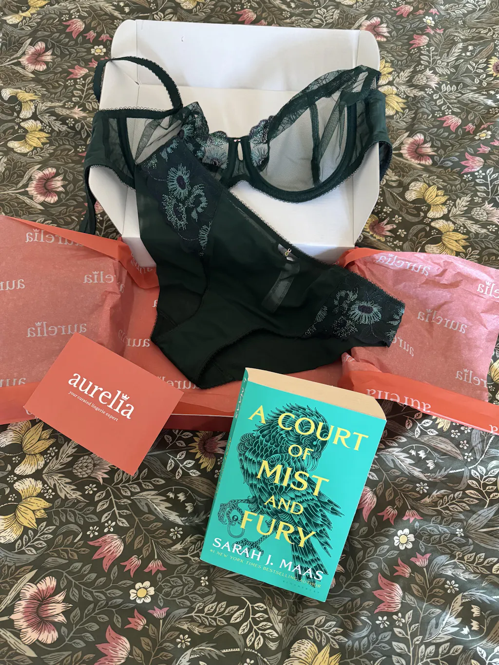 Seasonal Lingerie Box – Aurelia