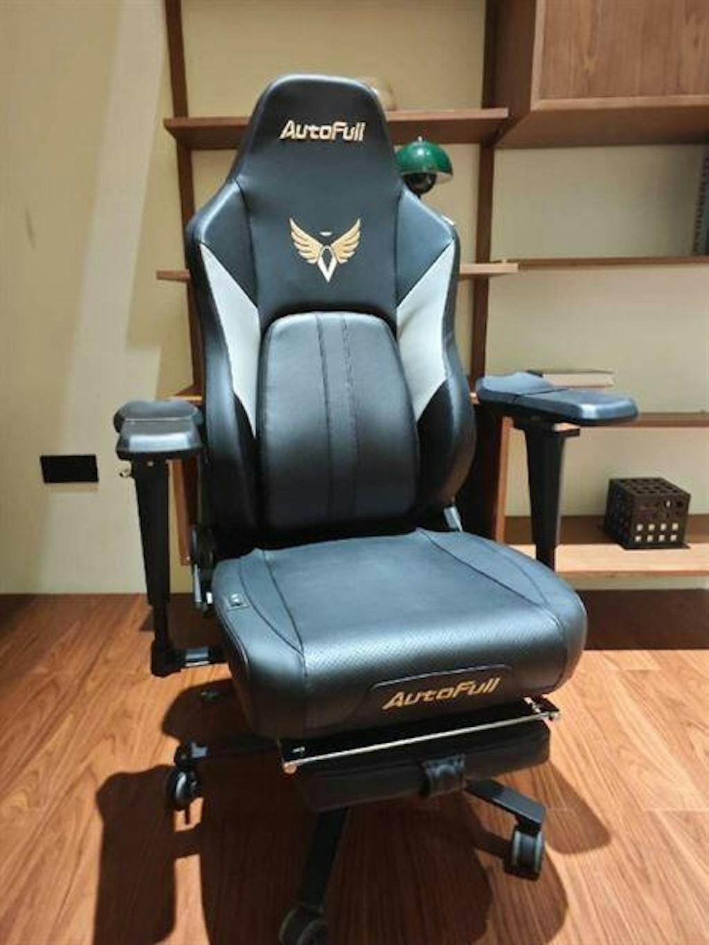 M6 Pro Gaming Chair with Ventilation and Heating Cushion