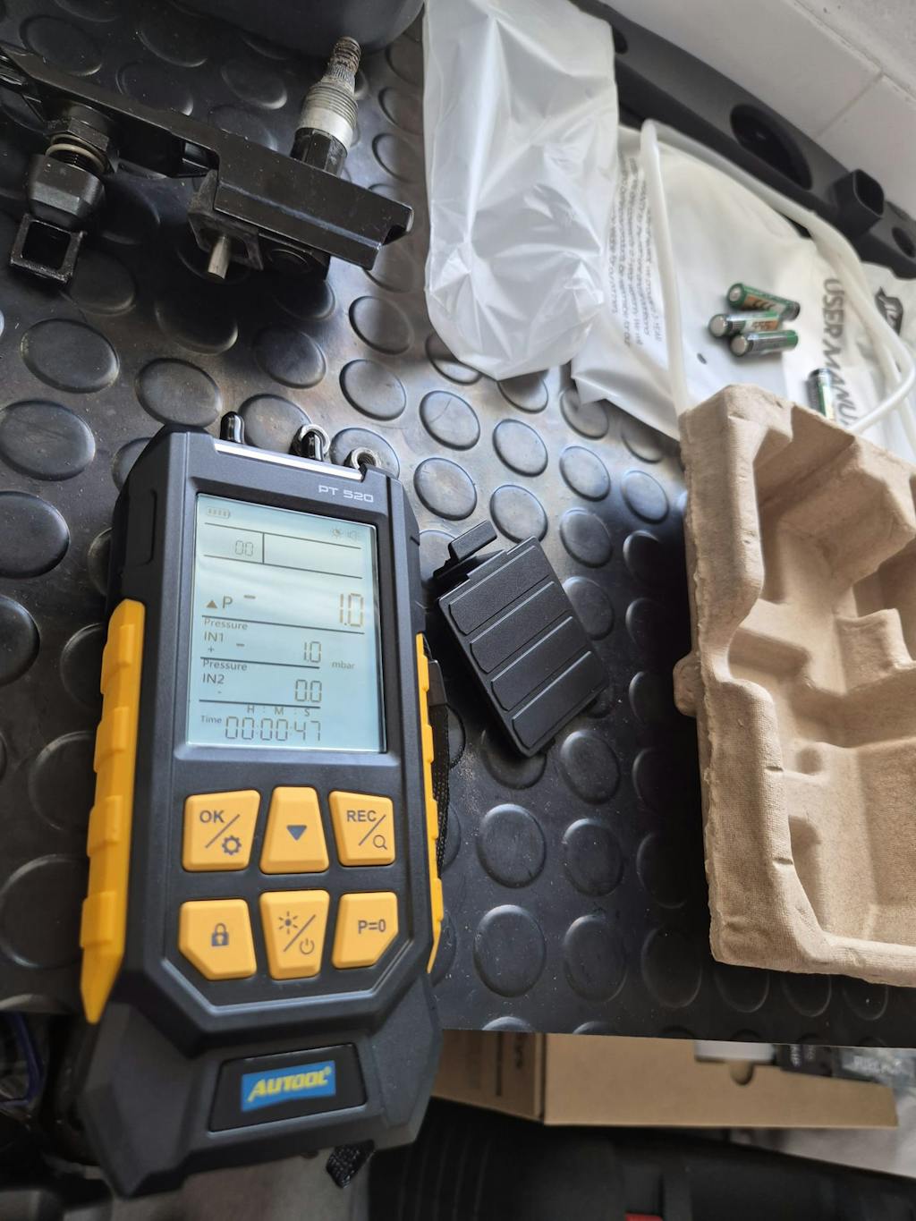 AUTOOL PT520 Differential Pressure Gauge Digital Manometer - AUTOOL