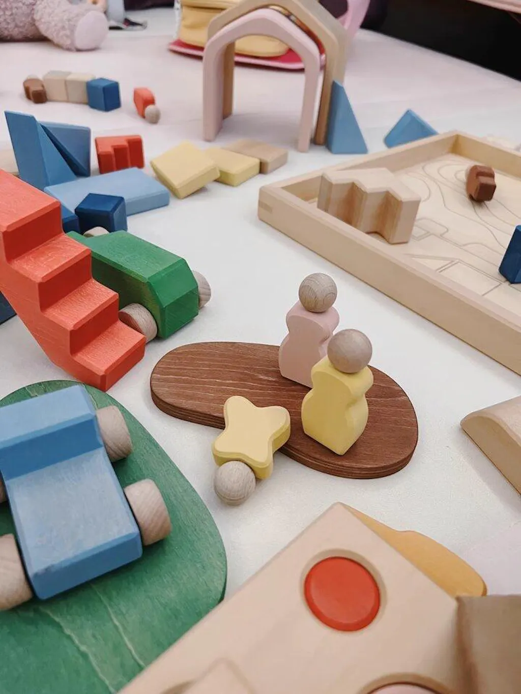 Wooden Rainbow Rack – AVDAR