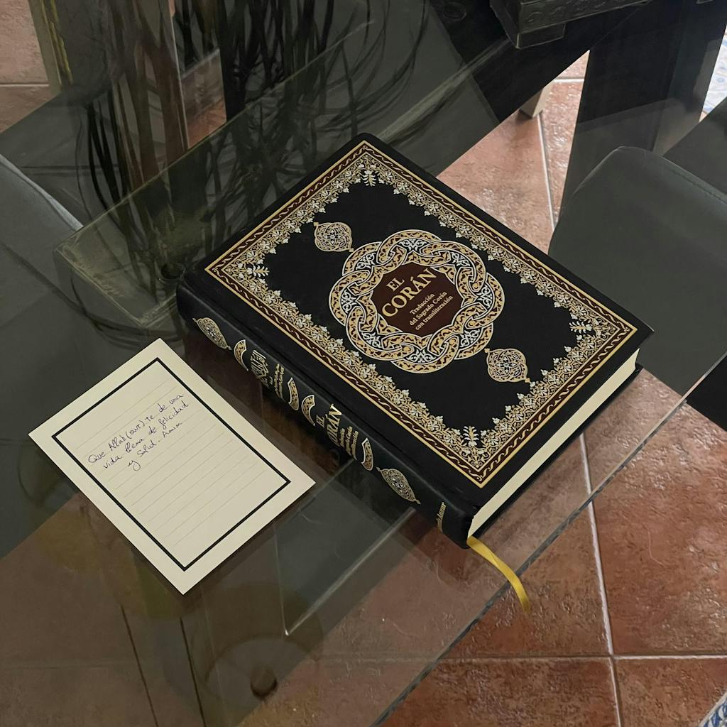 CORÁN EN ESPAÑOL Y TRANSLITERADO (Traducción: ISA GARCÍA) – AYNA DESIGN