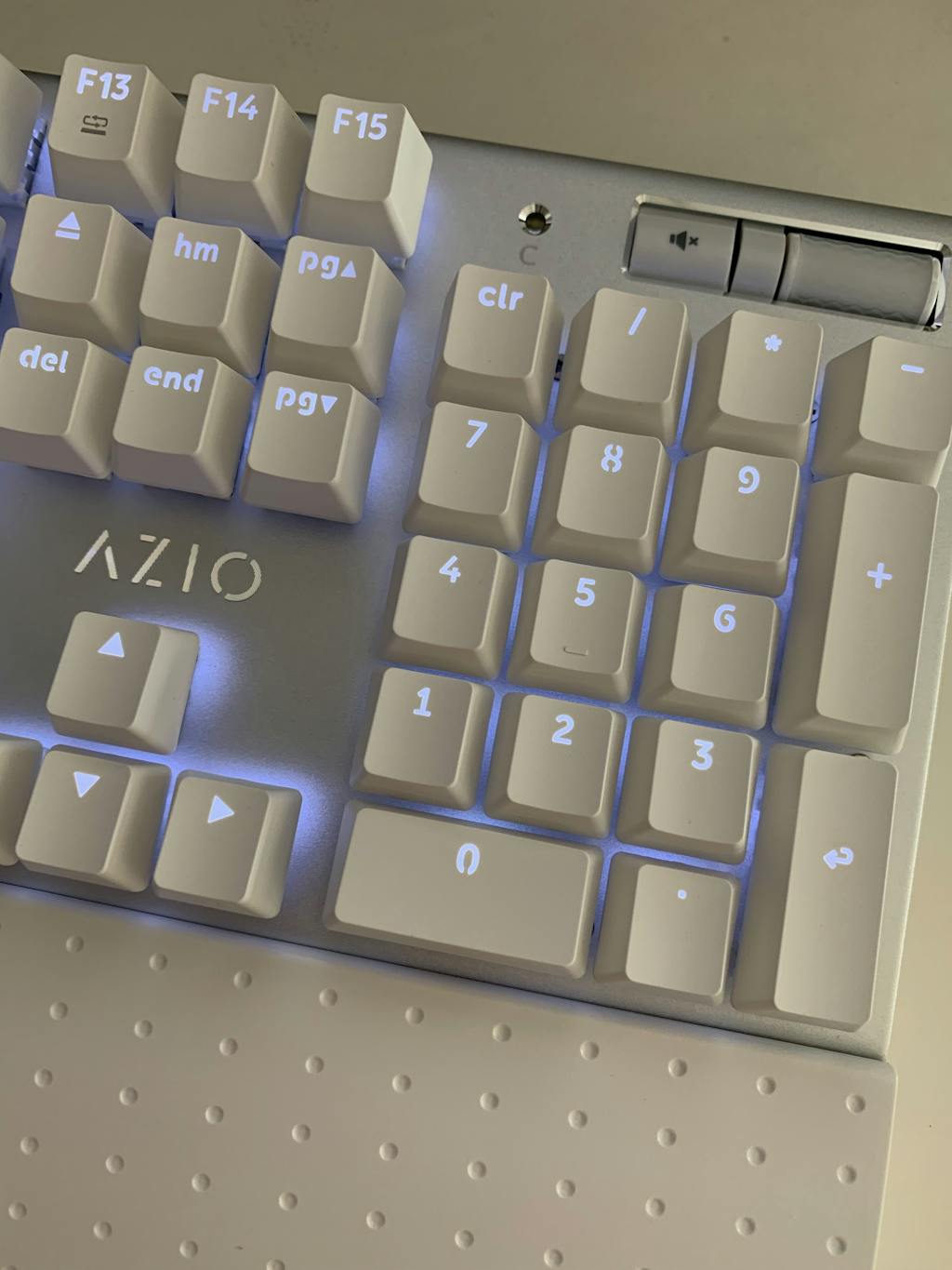 AZIO MK MAC USB - AZIO Corporation