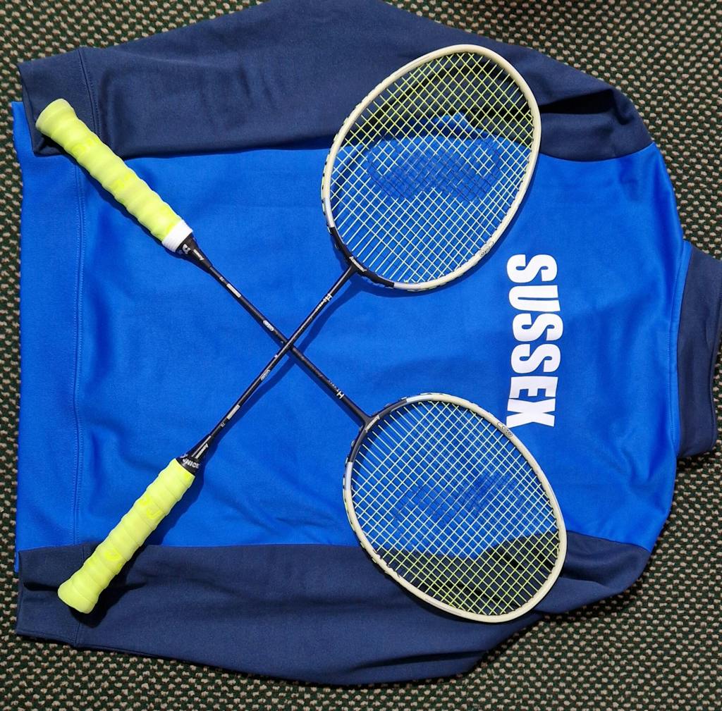 Badminton hand signals and their meaning | badminton racket review