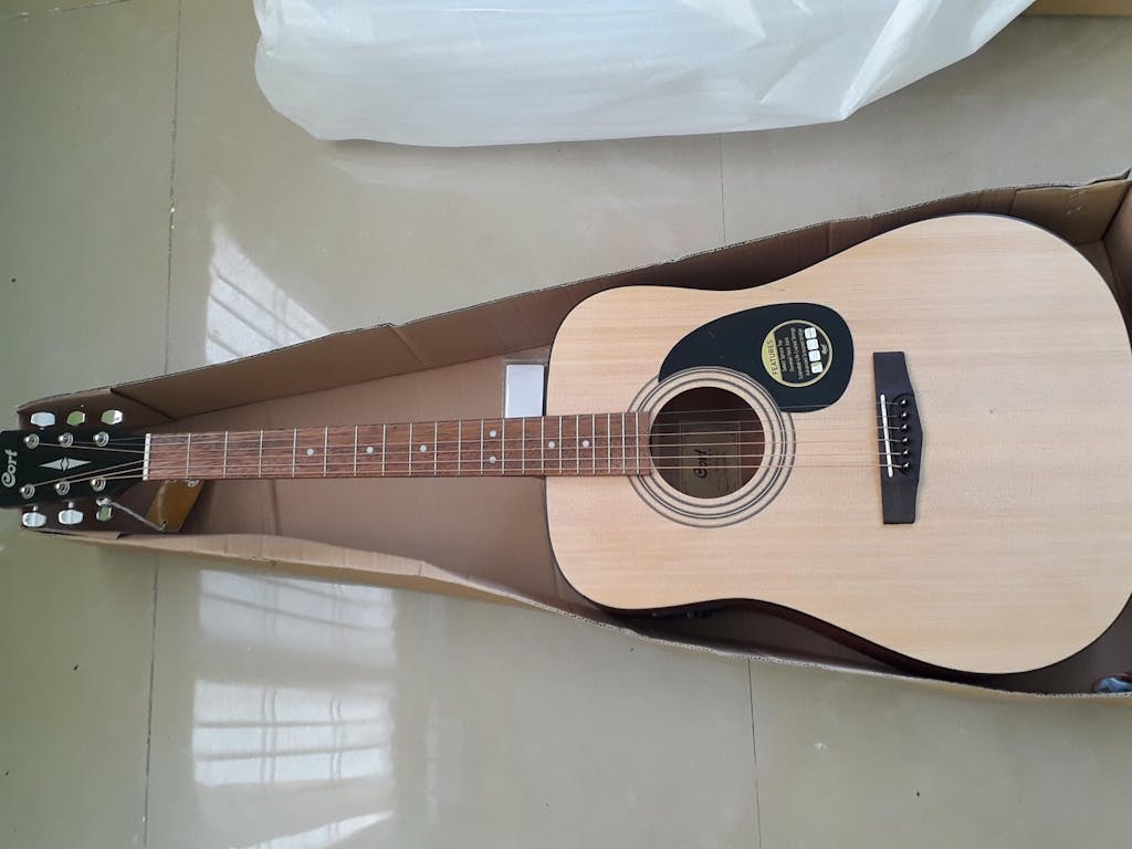 Buy Cort AD810E Dreadnought Electro Acoustic Guitar Online | Bajaao ...