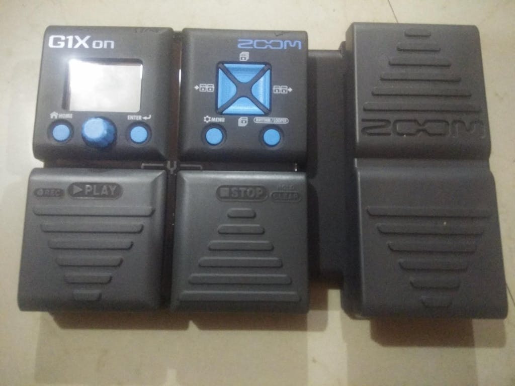 Buy Zoom G1Xon Guitar Multi Effects Pedal Online India | Bajaao ...