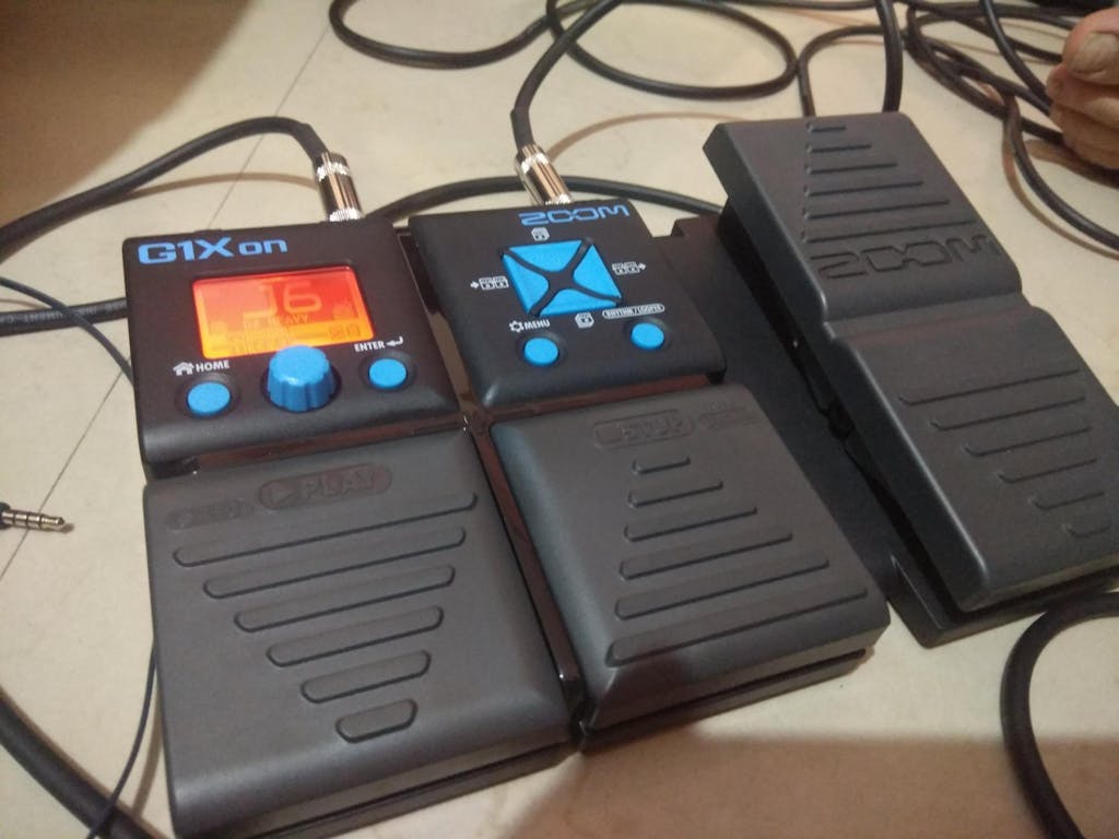Buy Zoom G1Xon Guitar Multi Effects Pedal Online India | Bajaao ...