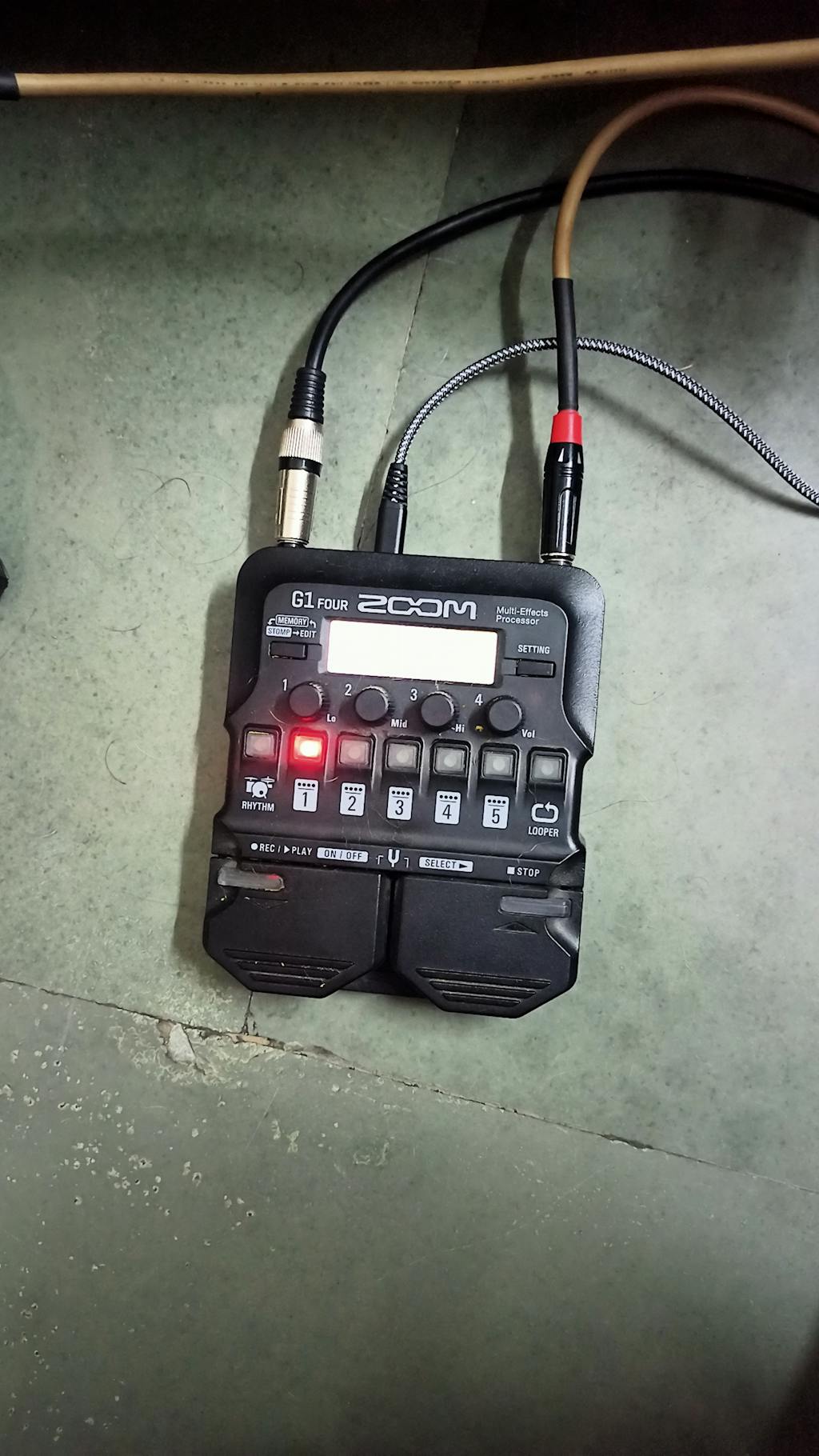 Zoom G1 Four Guitar Multi-Effects Expression Pedal – BAJAAO.COM