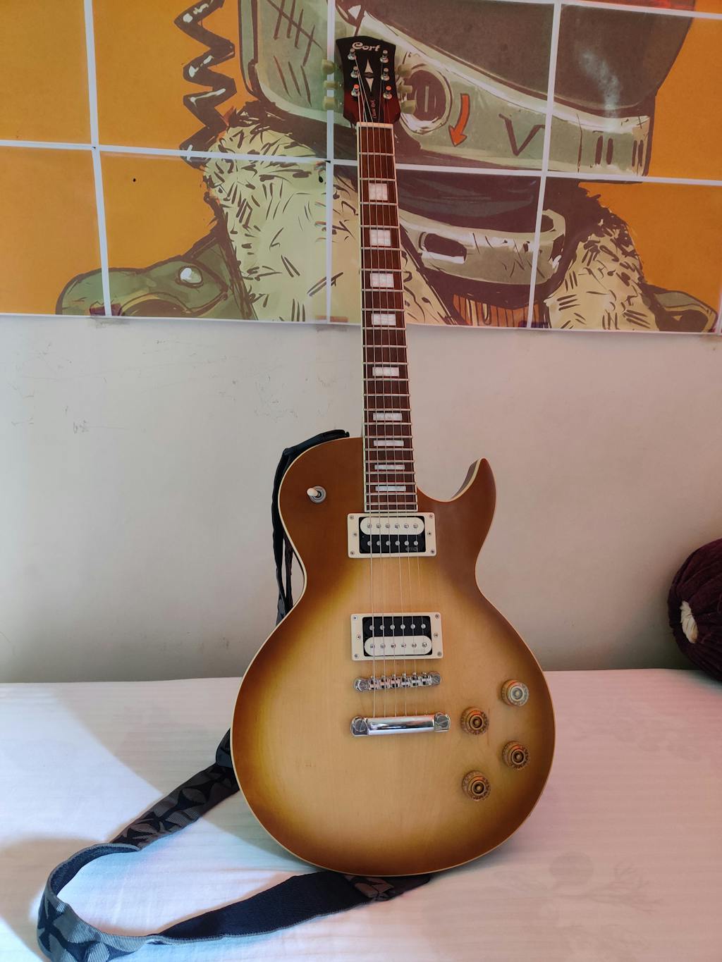 Cort CR300-ATB 6-String Electric Guitar - Aged Vintage Burst – BAJAAO.COM