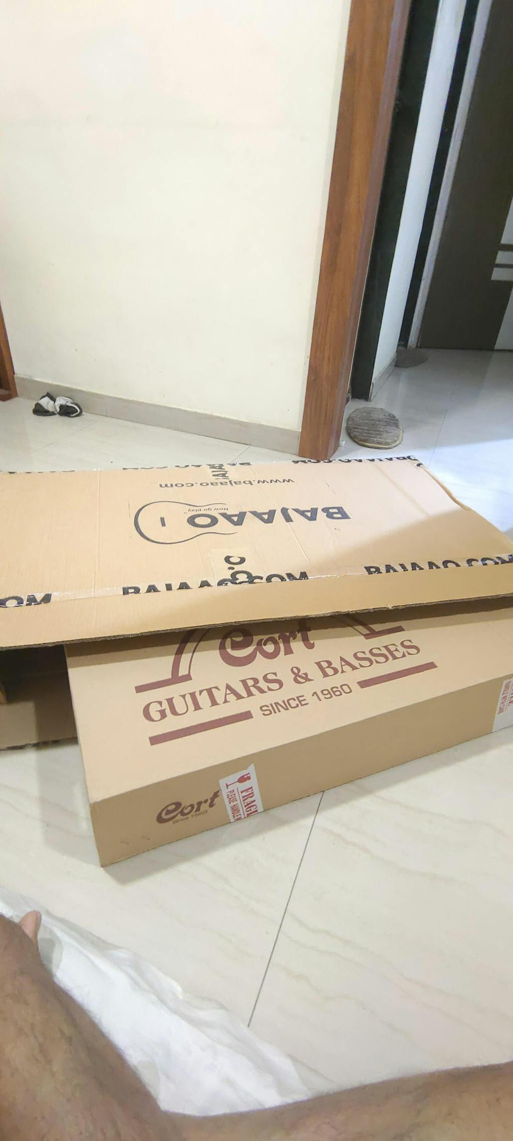 Buy Cort AD810E Dreadnought Electro Acoustic Guitar Online | Bajaao ...