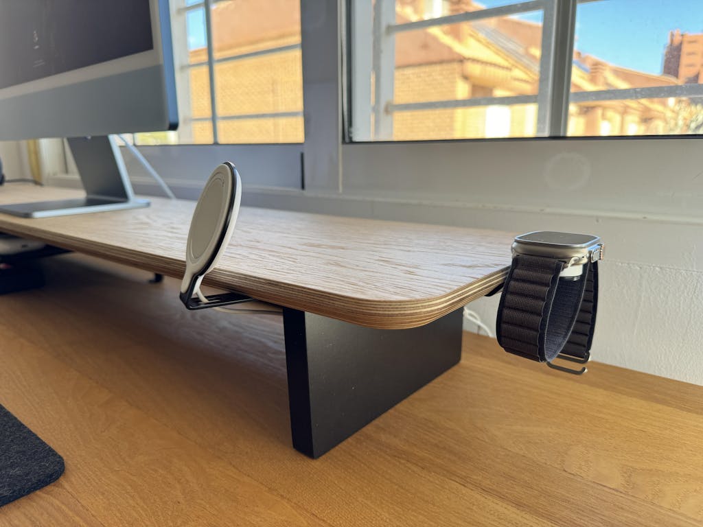 MagSafe Phone Holder – Smart Charging for your Desk | BALOLO